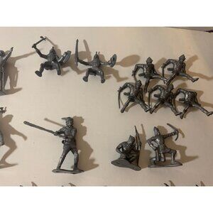 Toys | Lot Of 5 Medieval Army Men Collection Bundle Silver Gray Plastic ...